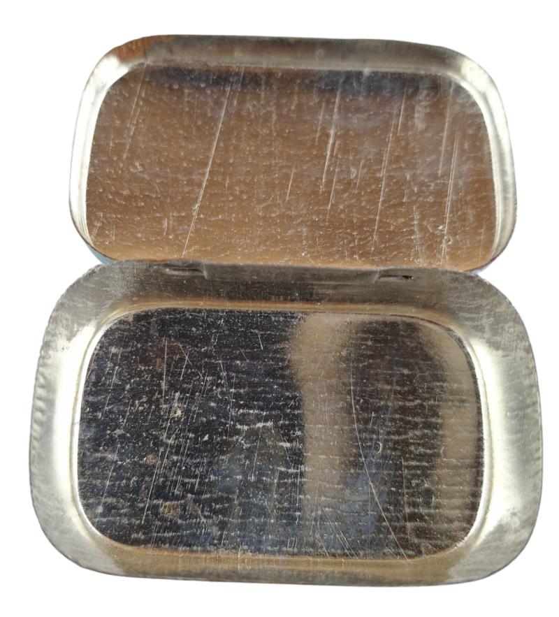 AVK Militaria World War 2 Period Metal Can For Chewing Tabacco Kauw